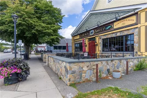 185 Main St #207, Niantic, CT 06357 | 40 Photos - Movoto