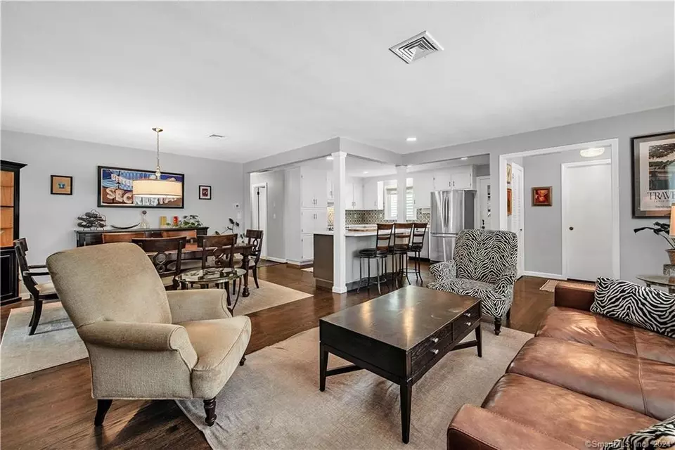 33 Haynes Rd, West Hartford, CT 06117 | 27 Photos - Movoto