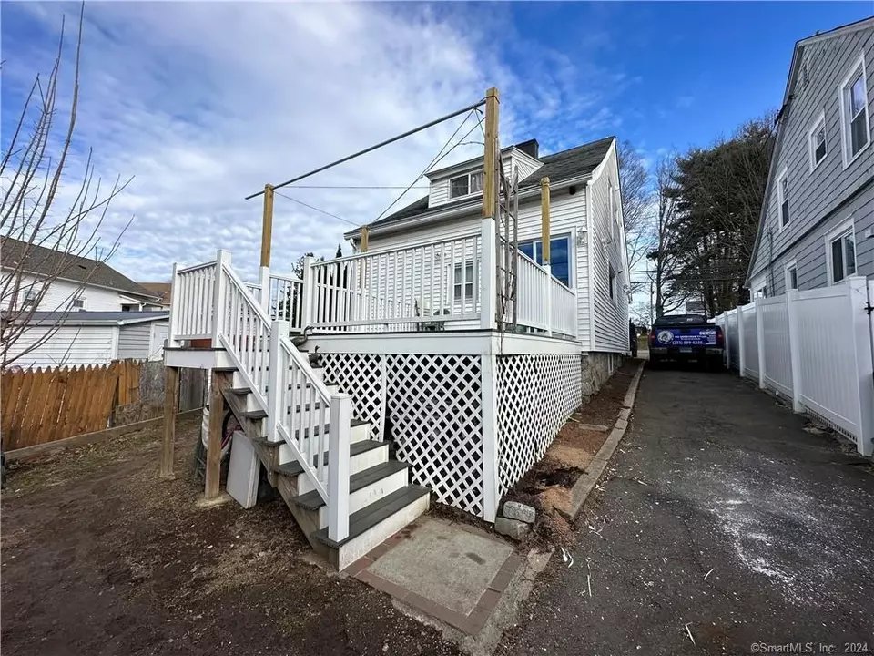 7 Soundview Ave, Norwalk, CT 06851 | 17 Photos - Movoto