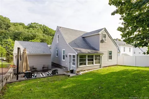 52 Pershing Ave, Seymour, CT 06483 | 25 Photos - Movoto