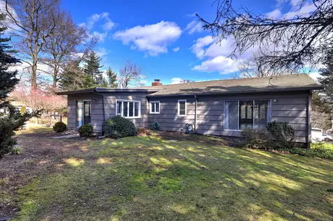 14 Old Stream Ln, Trumbull, CT 06611 | 38 Photos - Movoto