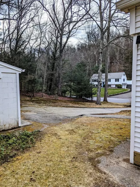 195 Scout Rd, Southbury, CT 06488 | 35 Photos - Movoto