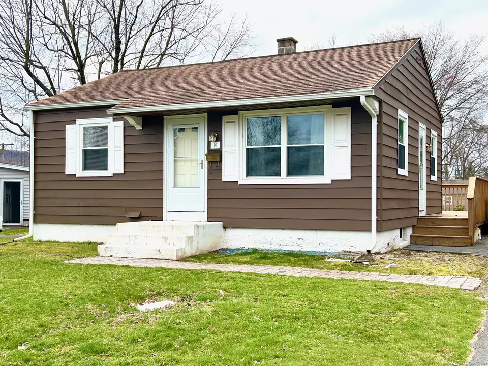10 Quaker Ln, Southington, CT 06489 | 24 Photos - Movoto