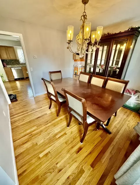 387 Rainbow Rd, Windsor, CT 06095 | 27 Photos - Movoto