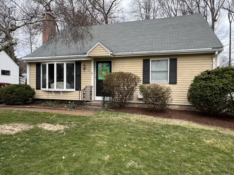 36 Miles Standish Dr, West Hartford, CT 06107 | 39 Photos - Movoto