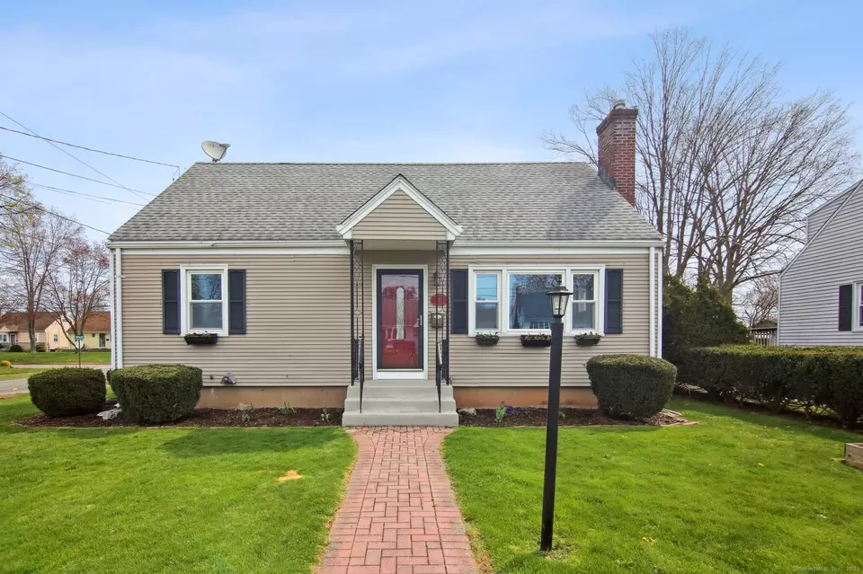 2 Lewis Ln, West Hartford, CT 06110 | 40 Photos - Movoto