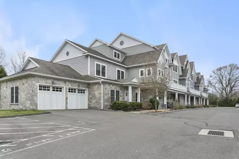 2180 Kings Hwy #1, Fairfield, CT 06824 | 40 Photos - Movoto