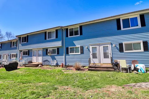 461 Spring St #7B, Naugatuck, CT 06770 | 25 Photos - Movoto