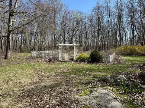 60 Trowbridge Rd, Moodus, CT 06469 | 18 Photos - Movoto
