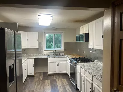 123 Maple St, Norwich, CT 06360 | 18 Photos - Movoto