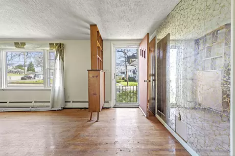 303 Bunker Hill Ave, Waterbury, CT 06708 | 33 Photos - Movoto