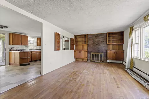 303 Bunker Hill Ave, Waterbury, CT 06708 | 33 Photos - Movoto