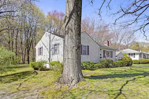 303 Bunker Hill Ave, Waterbury, CT 06708 | 33 Photos - Movoto