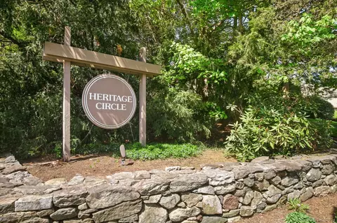 4 Heritage Cir #B, Southbury, CT 06488 | 35 Photos - Movoto