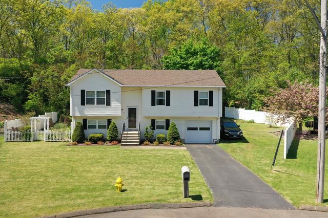 41 Blake Ct, East Haven, CT 06512 | 32 Photos - Movoto