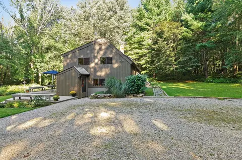 426 Forsyth Rd, Salem, CT 06420 | 30 Photos - Movoto