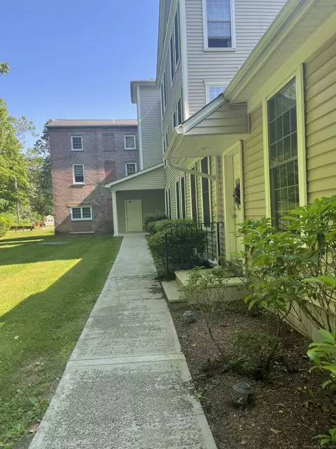 534 Old Clintonville Rd #5A, North Haven, CT 06473 | 18 Photos - Movoto