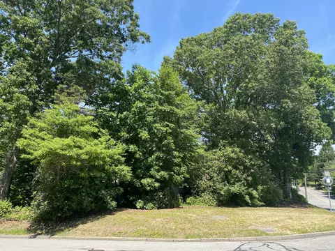 828 Vauxhall Street Ext, Waterford, CT 06375 | 22 Photos - Movoto