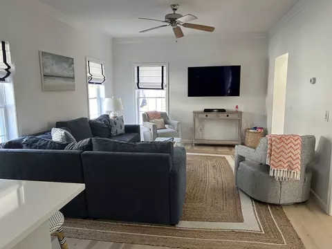 33 Crescent Ave, East Lyme, CT 06357 | 16 Photos - Movoto