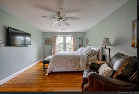 4 Jones Farm Rd, North Haven, CT 06473 | 37 Photos - Movoto