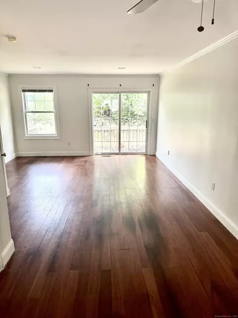 527 W Thames St #11, Norwich, CT 06360 | 13 Photos - Movoto