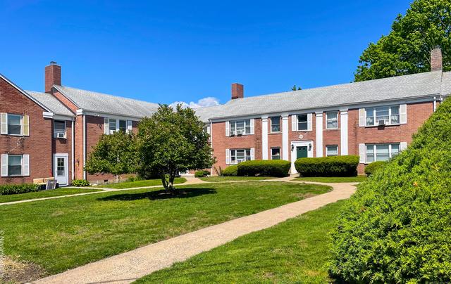 30 Standish Rd #2, Stamford, CT 06902 | MLS# 24095166 | 19 Photos - Movoto