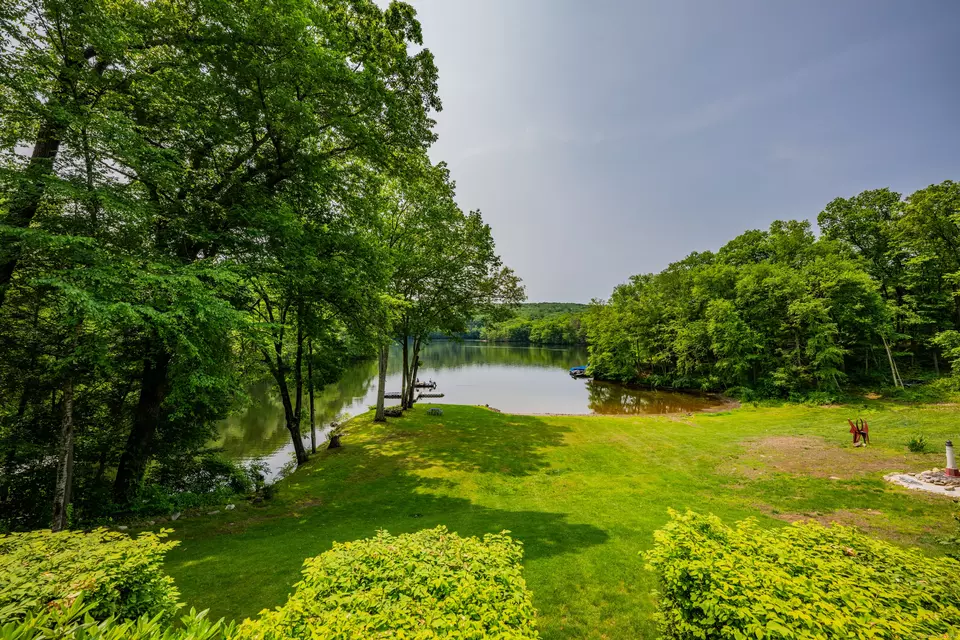218 Kuhne Rd, Southbury, CT 06488 | MLS# 24097826 | 40 Photos - Movoto