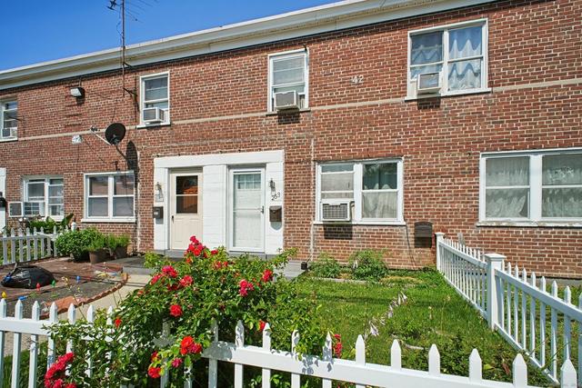 253 Court D #42, Bridgeport, CT 06610 | MLS# 24110118 | 35 Photos - Movoto