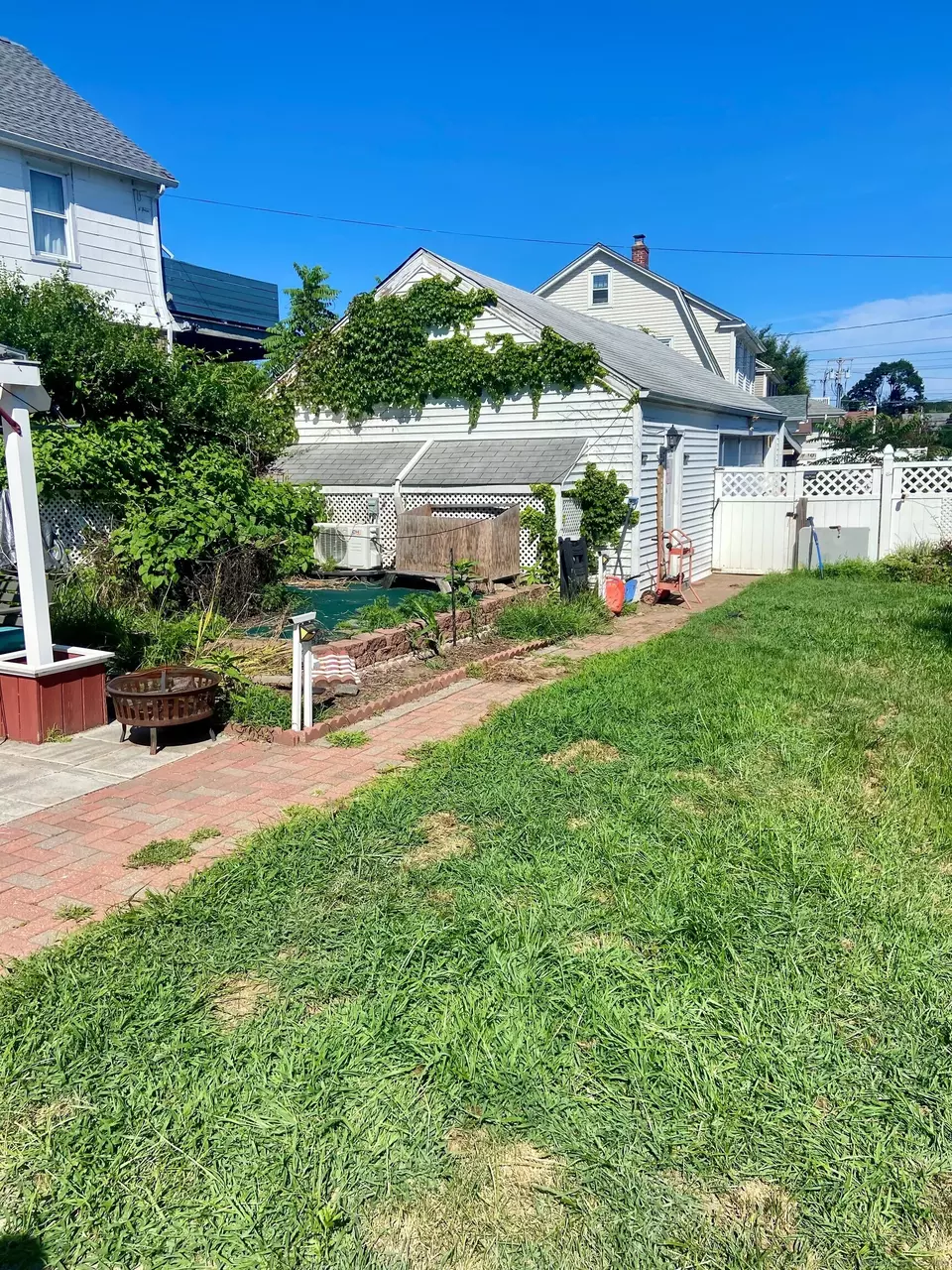 2080 Noble Ave, Bridgeport, CT 06610 | MLS# 24113061 | 4 Photos - Movoto