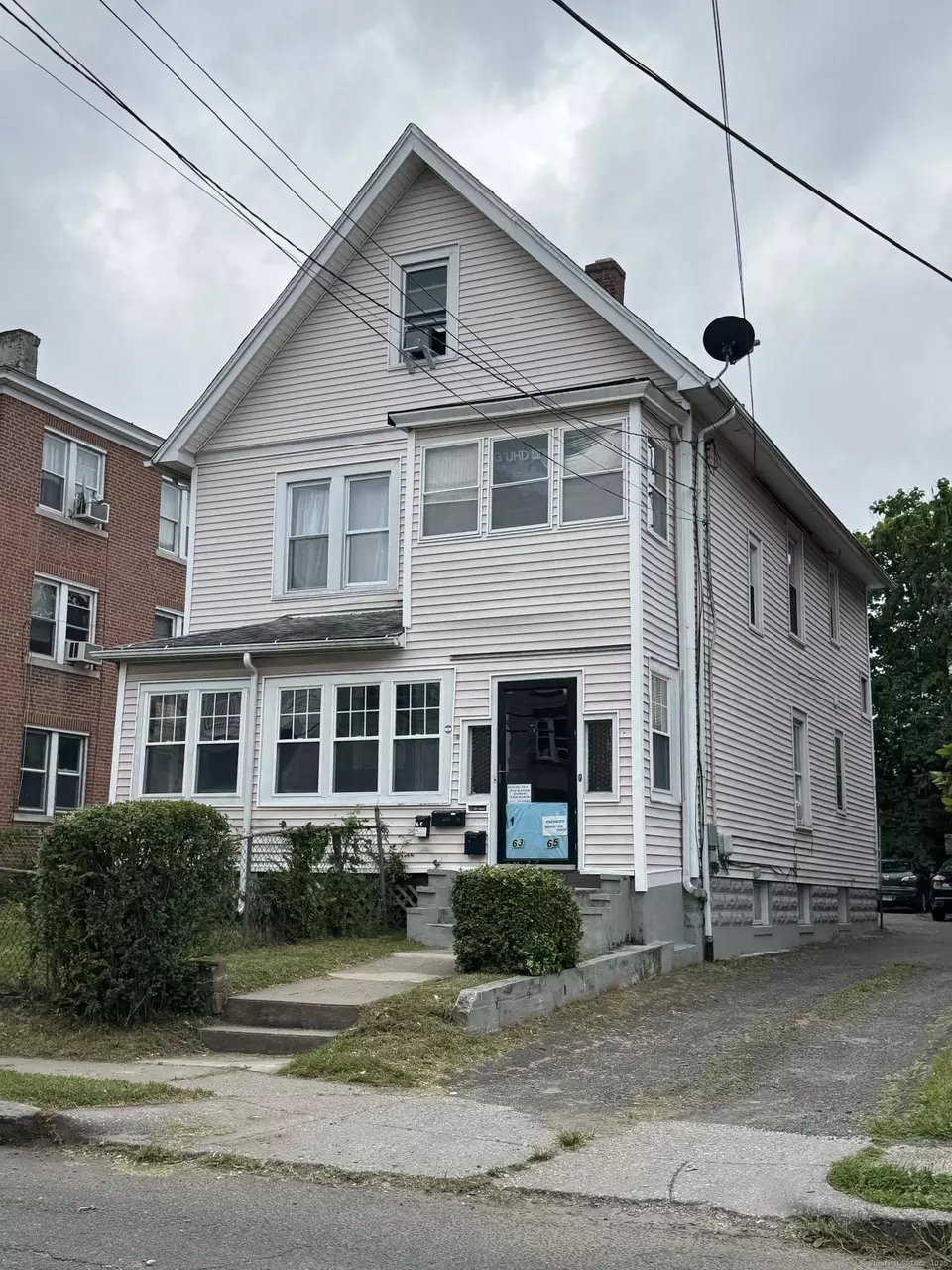 63 Standish St, Hartford, CT 06114 | MLS# 24116124 | 2 Photos - Movoto