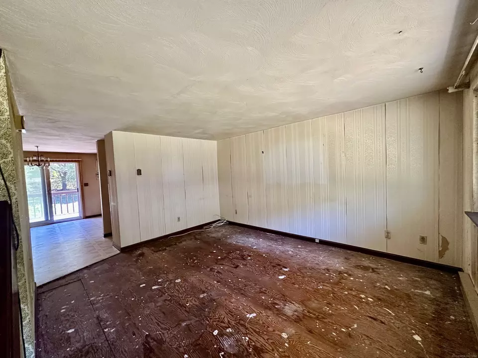 220 Monce Rd #17, Burlington, CT 06013 | MLS# 24130975 | 20 Photos - Movoto