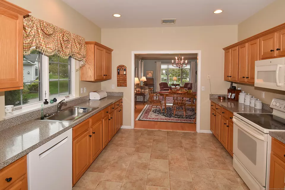 20 Whitney Ferguson Rd #18, Vernon, CT 06066 | MLS# 24133970 | 31 ...