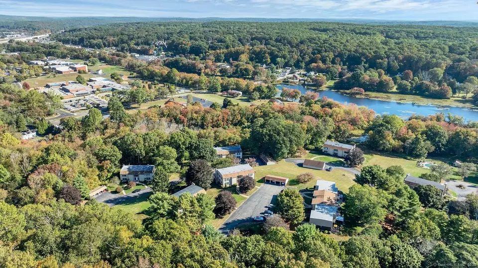 91 Riverview Rd #7B, Niantic, CT 06357 | MLS# 24134077 | 39 Photos - Movoto