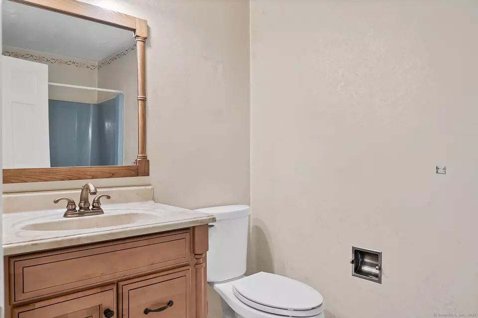 91 Riverview Rd #7B, Niantic, CT 06357 | MLS# 24134077 | 39 Photos - Movoto