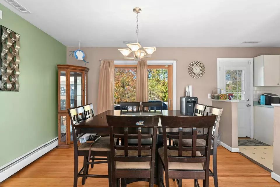5 Cora Pl, Milford, CT 06460 | MLS# 24134254 | 37 Photos - Movoto