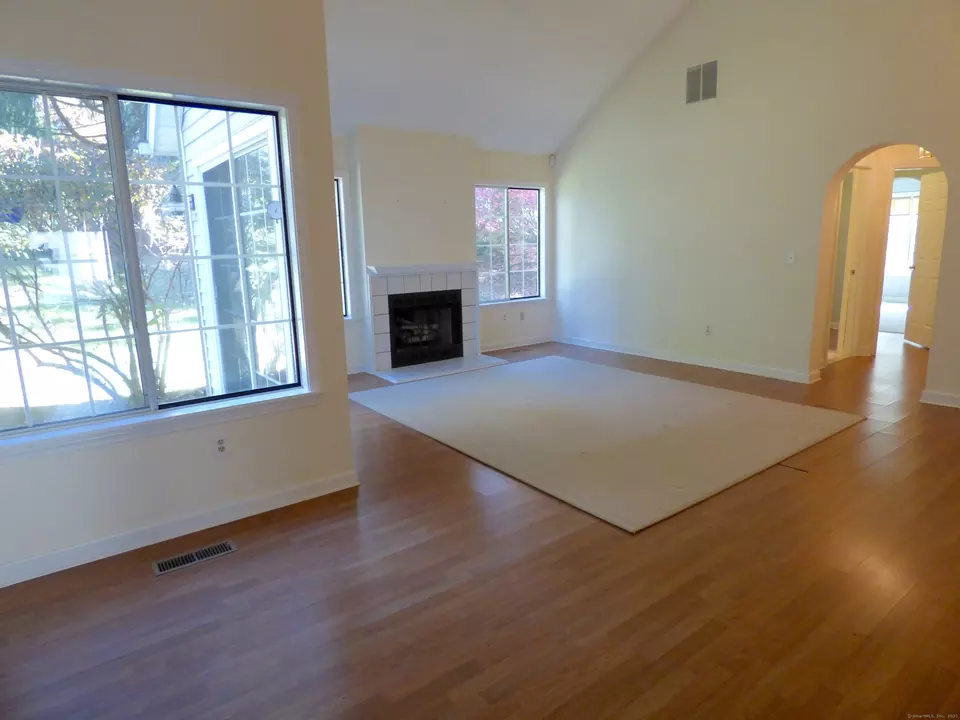 16 Stratton Forest Way #16, Simsbury, CT 06070 | MLS# 24136357 | 26 ...