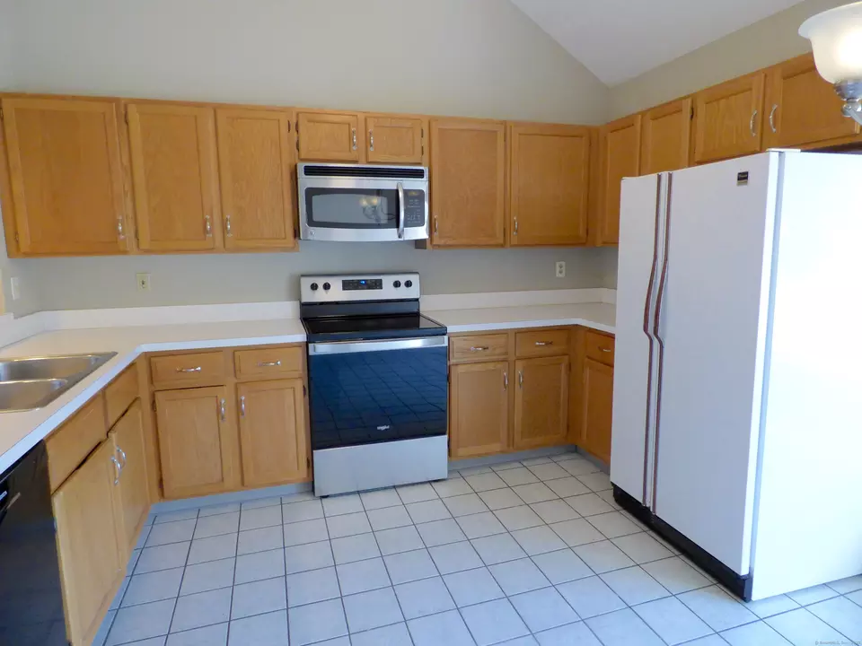 16 Stratton Forest Way #16, Simsbury, CT 06070 | MLS# 24136357 | 26 ...