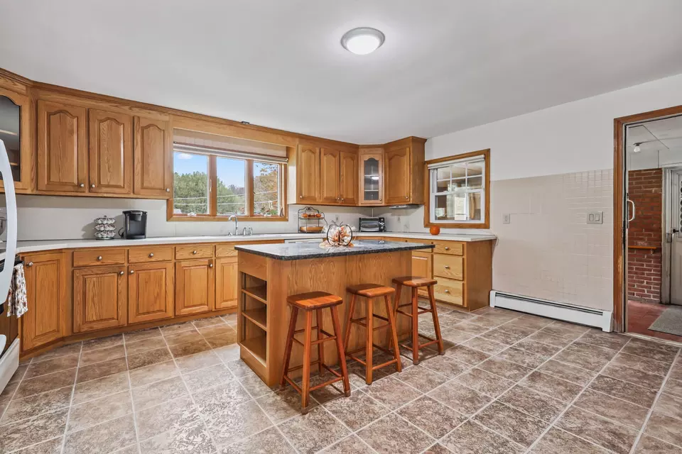 9 Sunset Dr, Rockfall, CT 06481 | MLS# 24137436 | 40 Photos - Movoto