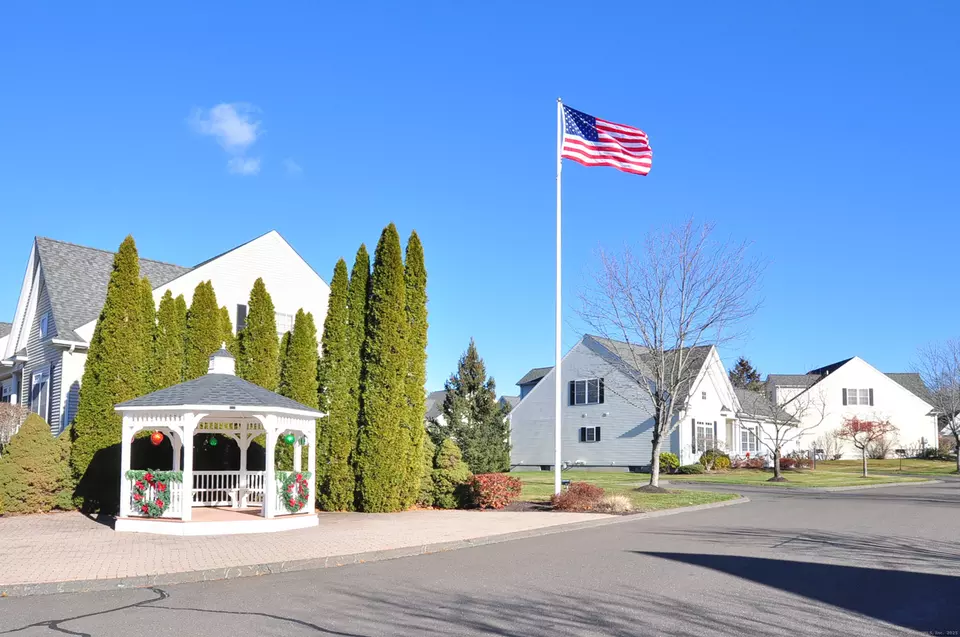 52 Wyndemere Ln #52, Windsor, CT 06095 | MLS# 24138673 | 36 Photos - Movoto