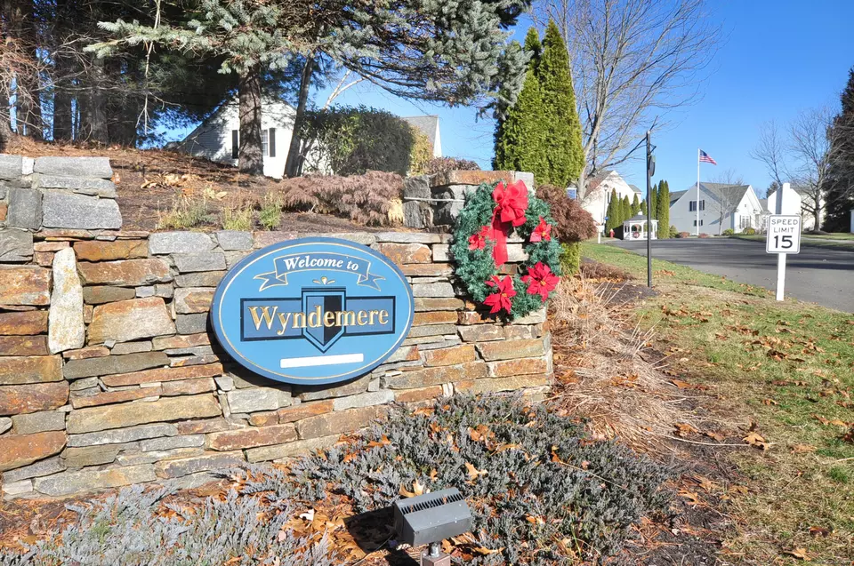 52 Wyndemere Ln #52, Windsor, CT 06095 | MLS# 24138673 | 36 Photos - Movoto