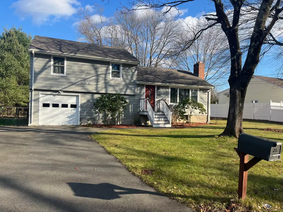 120 Barton Dr, Stratford, CT 06614 | MLS# 24141324 | 9 Photos - Movoto
