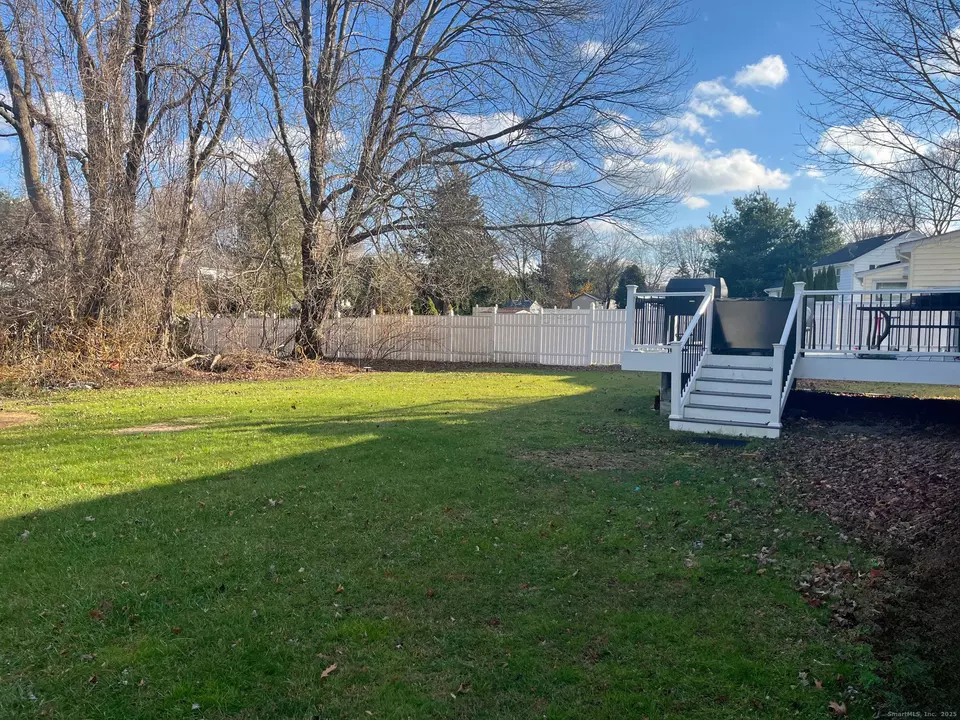 120 Barton Dr, Stratford, CT 06614 | MLS# 24141324 | 9 Photos - Movoto