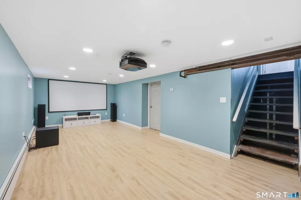 89 N Hoadley St, Naugatuck, CT 06770 | MLS# 24143686 | 30 Photos - Movoto