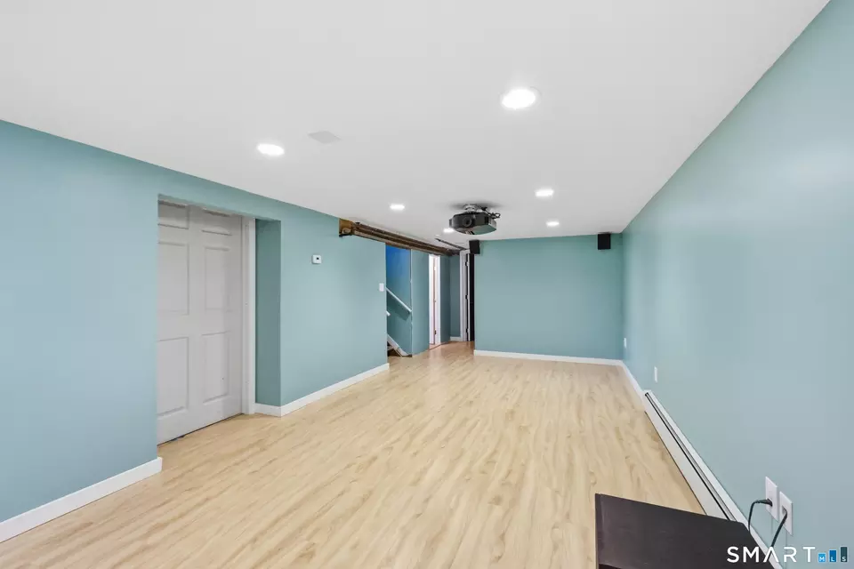 89 N Hoadley St, Naugatuck, CT 06770 | MLS# 24143686 | 30 Photos - Movoto