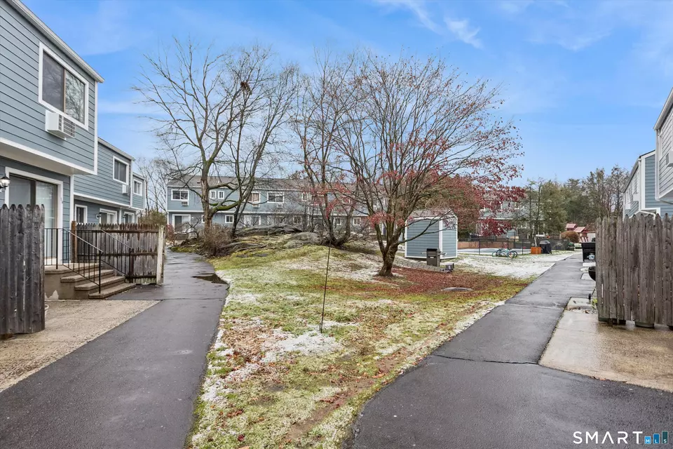 16 Donna Dr #20, Norwalk, CT 06854 | MLS# 24146478 | 24 Photos - Movoto