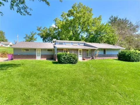 2014 2nd St, Spring Hill, IA 50125 - Movoto