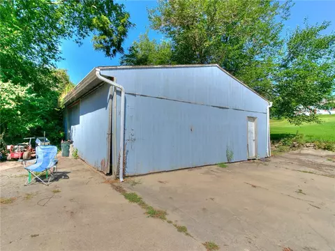 2014 2nd St, Spring Hill, IA 50125 - Movoto