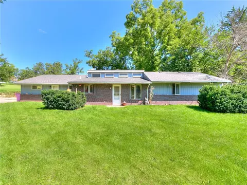 2014 2nd St, Spring Hill, IA 50125 - Movoto