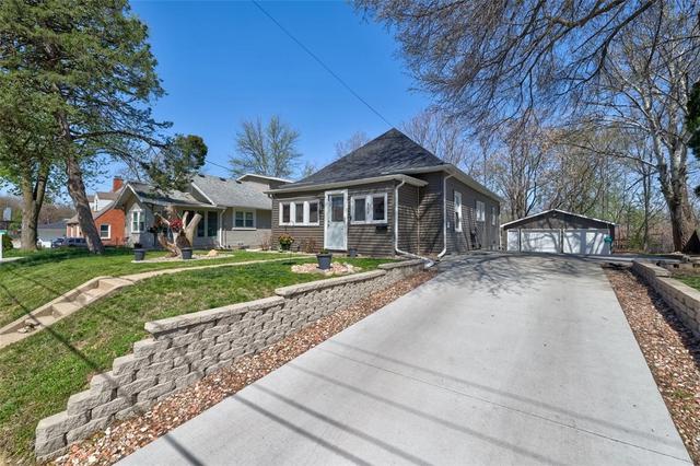 805 Pleasant View Dr, Des Moines, IA 50315 - Movoto