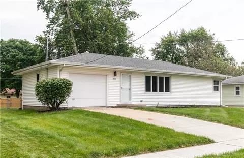 109 Crossroads Dr, Des Moines, IA 50320 - Movoto